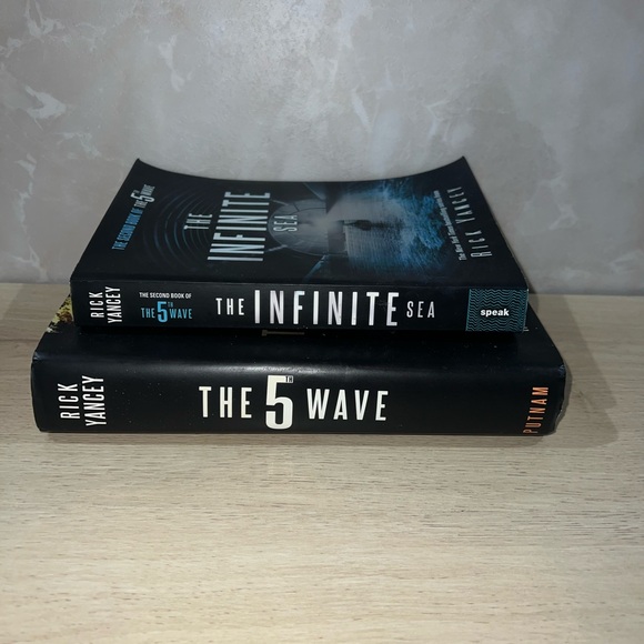 Other | The 5th Wave The Infinite Sea By Rick Yancey Ya Scifi Book ...